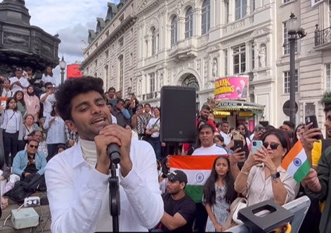 London’s renowned Bollywood busker, who bought Indians and Pakistanis ...
